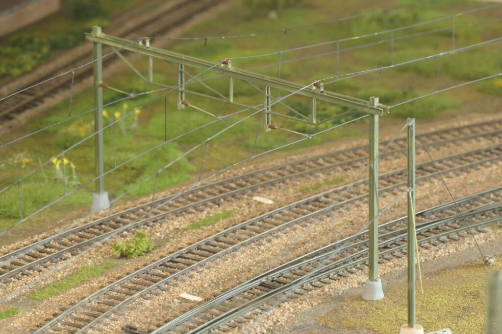 Bovenleiding NS bouwen - Modelspoor club Vames